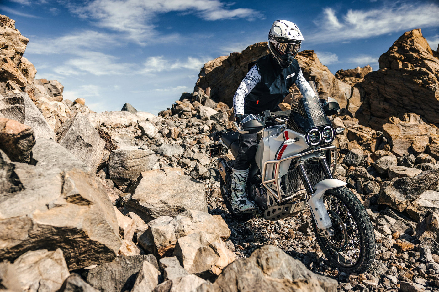 UPSHIFT ONLINE 2020 SUZUKI DR650S PROJECT BIKE - Upshift Online Inc.