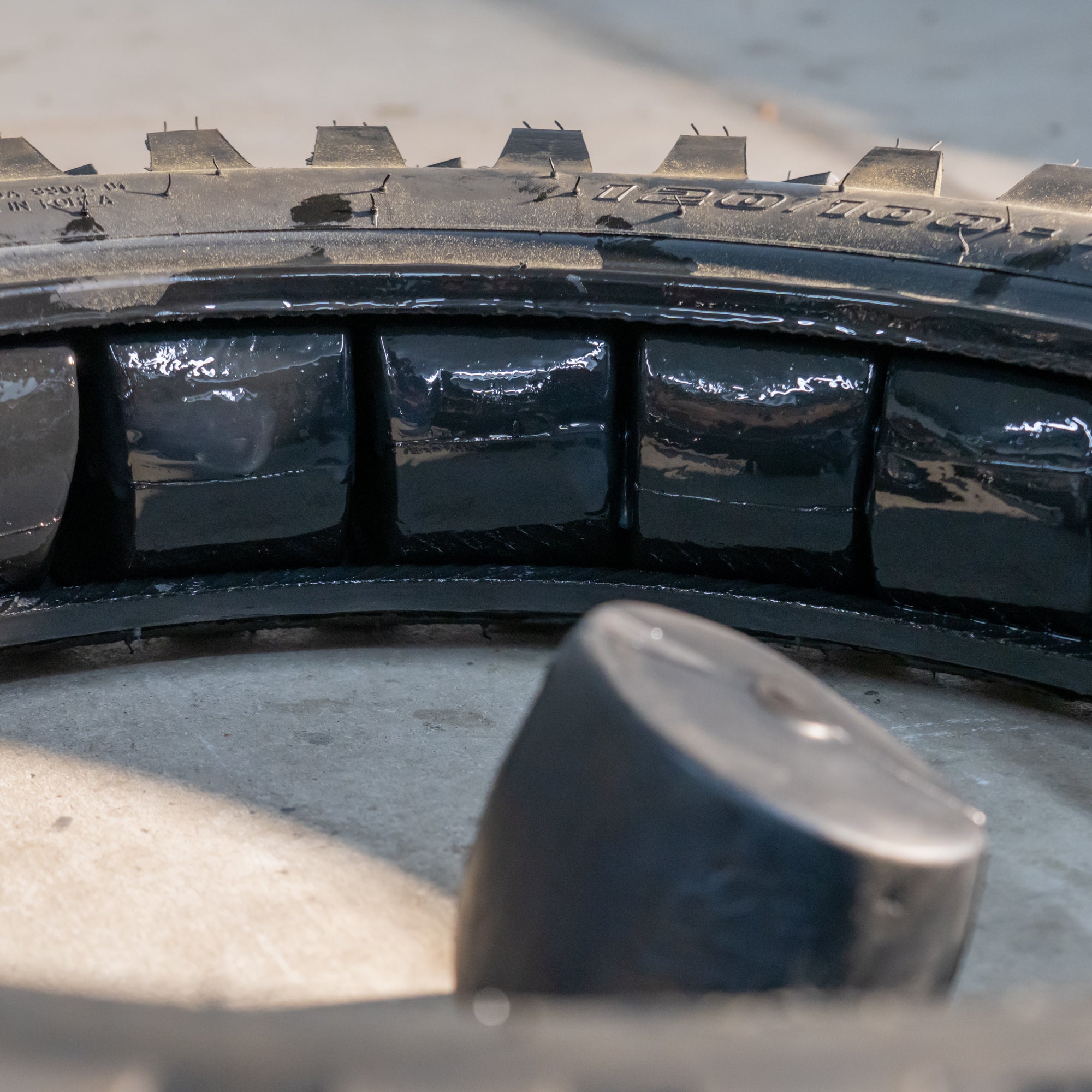 MR WOLF - MOUSSE BALLS FRONT (MB-1000) - Upshift Online Inc.